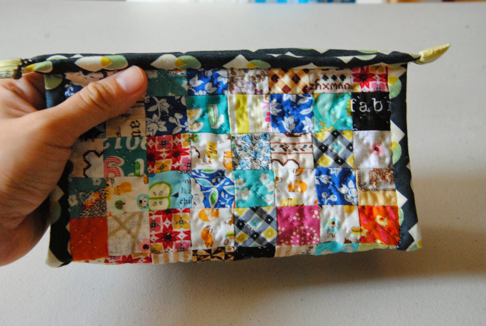 1/4" mark: Sew more triangle zippered pouch