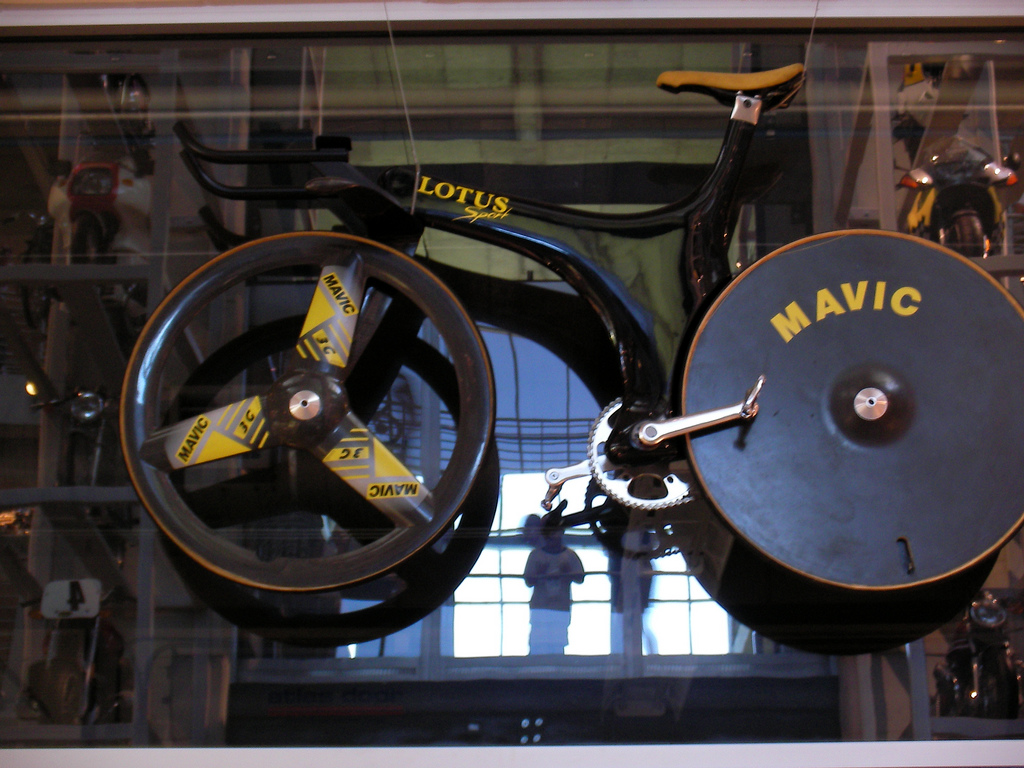 Lo pro cycling club: The Lotus 108 - UK.