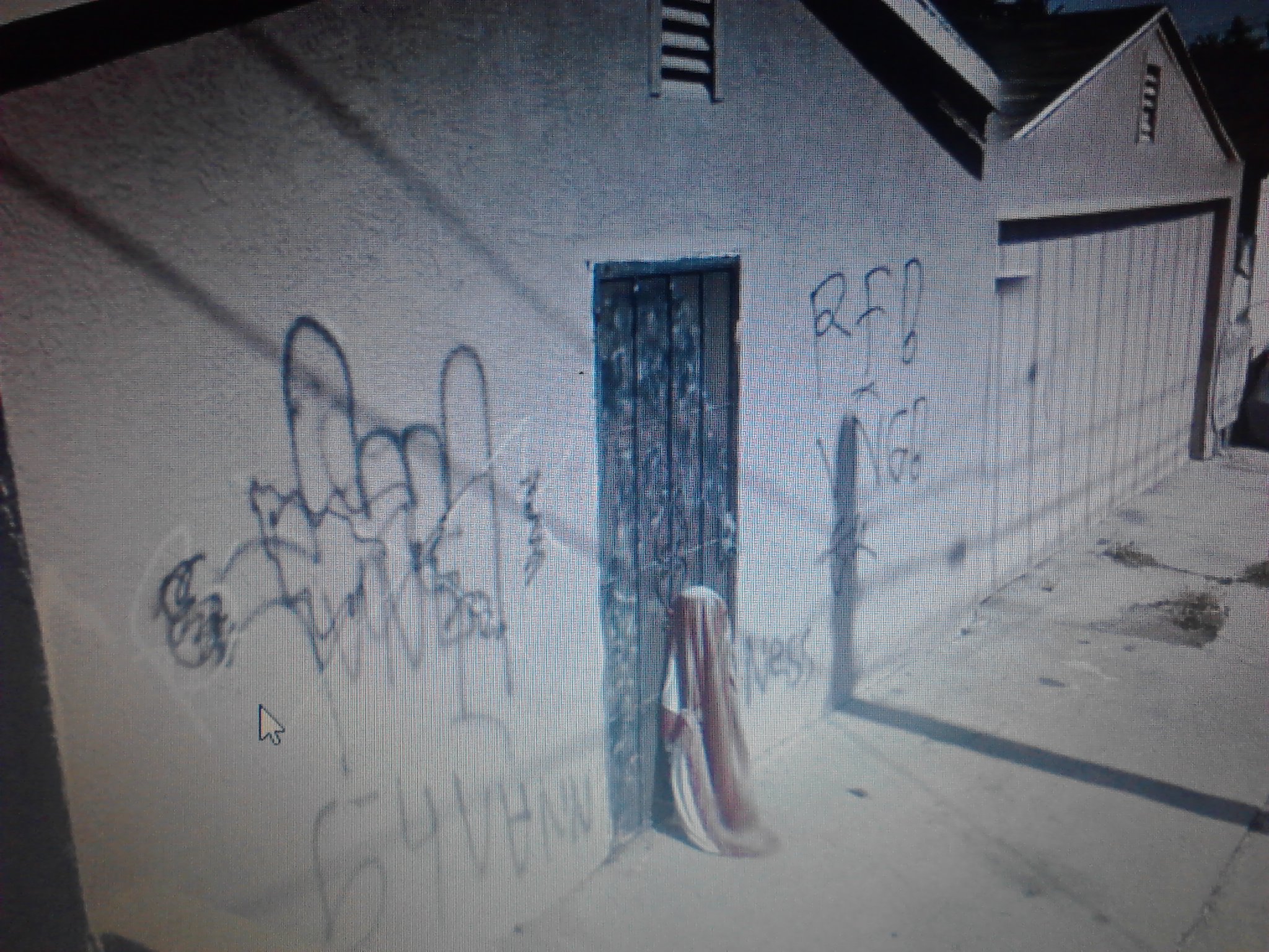 blood gangs graffiti: Van ness gangster brims ( VNGB , 54 street )