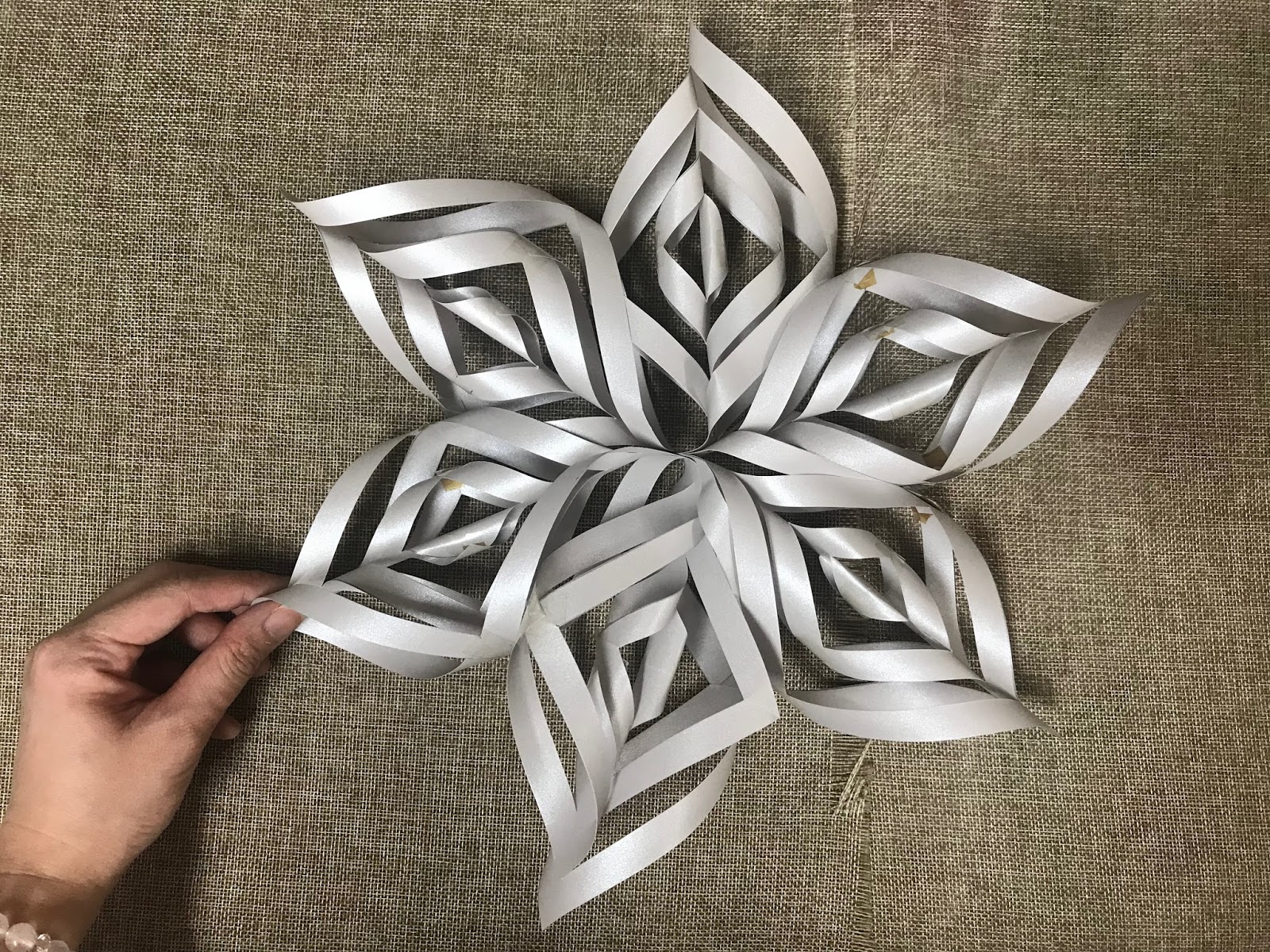Tutorial 45 3D Paper Snowflake The Idea King tutorial-45-3d-paper-snowflake-the-idea-king