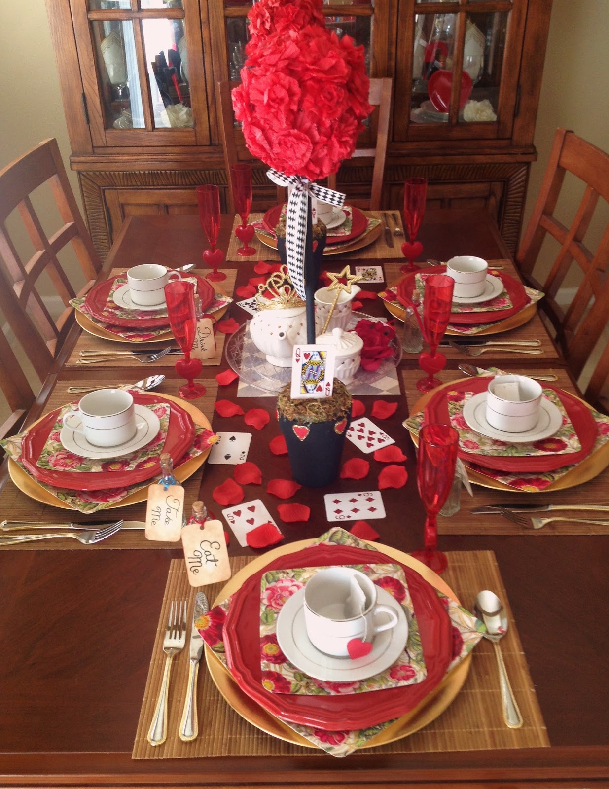 Craft Room Secrets: Alice in Wonderland's Red Queen Inspired Tablescape