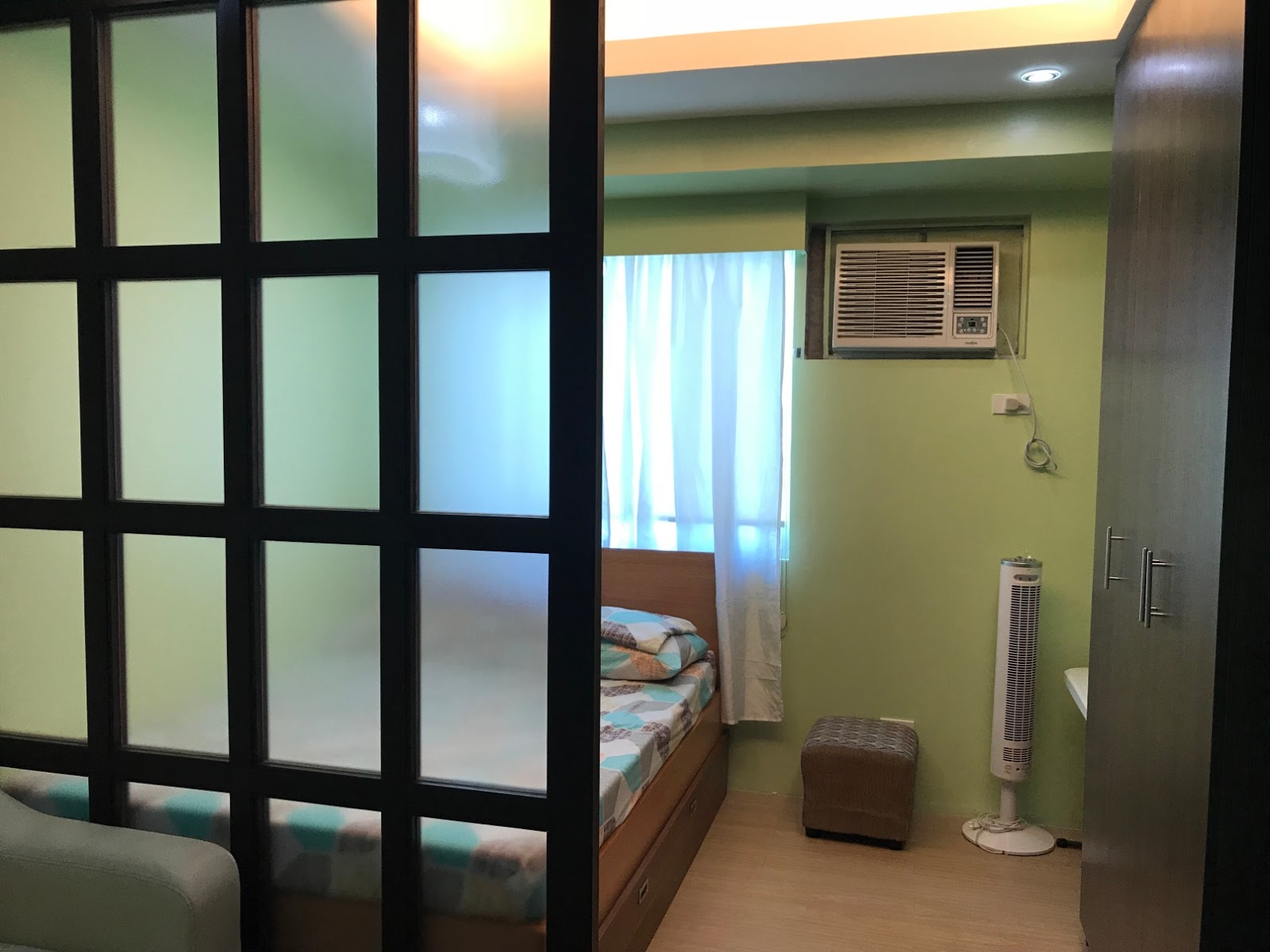 Airbnb Review: MPlace Tower D, Quezon City ~ Island Philippines