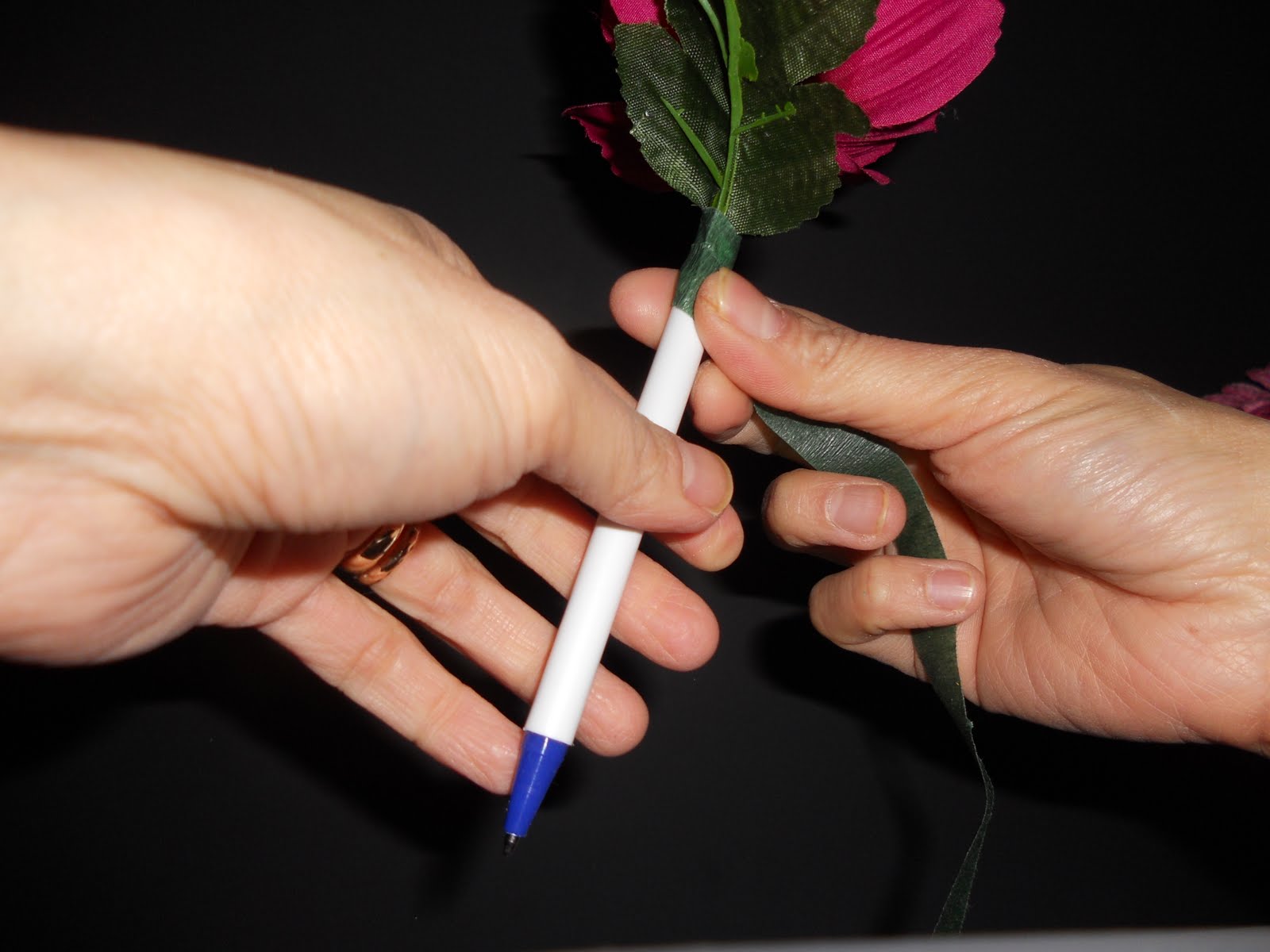 Stay-At-Home-Moms-of-Etsy: Tutorial Tuesday - Flower Pens