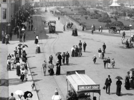 Public Transport Experience: A Tram to Ettrick Bay