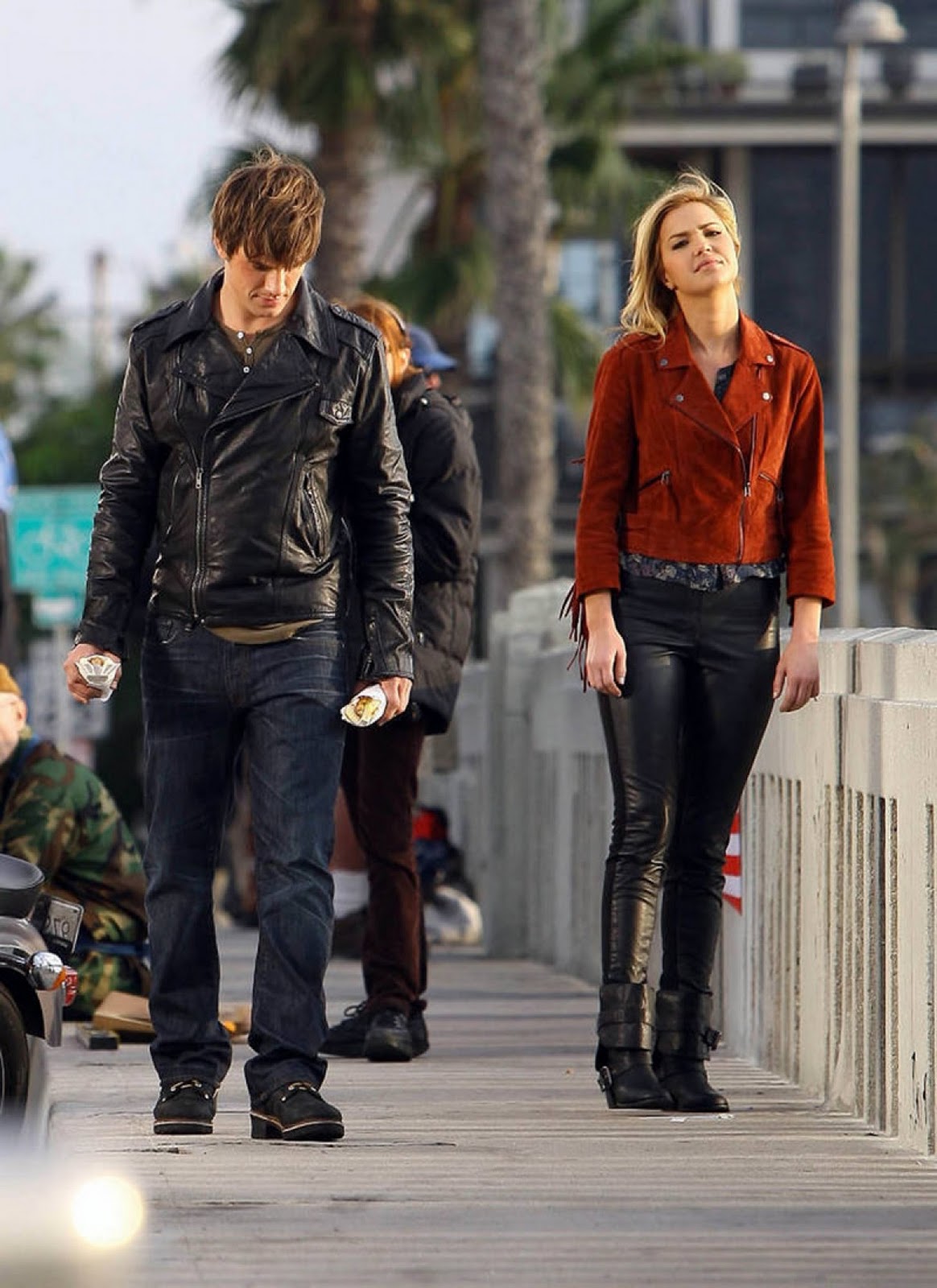 TVDestinies: Imagini cu Arielle Kebbel la filmarile 90210 - 18 Nov