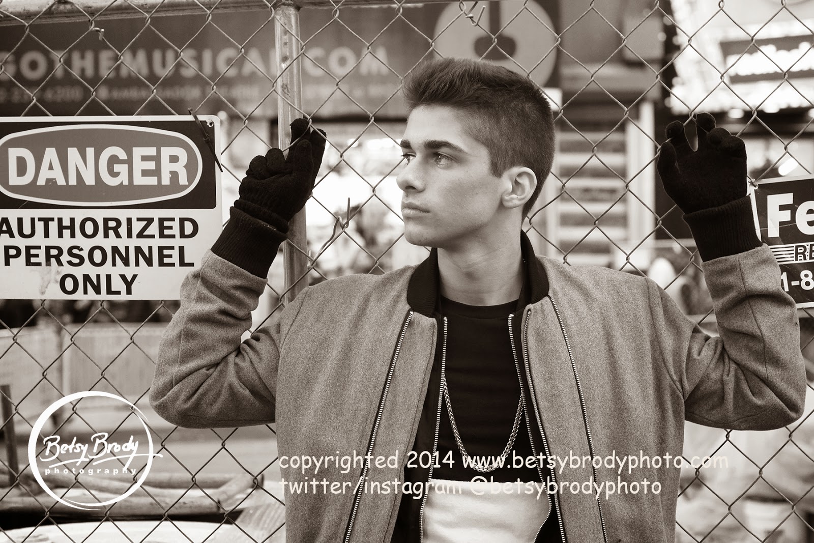 Betsy Brody Photography: New York City meet up in Times Square with ...