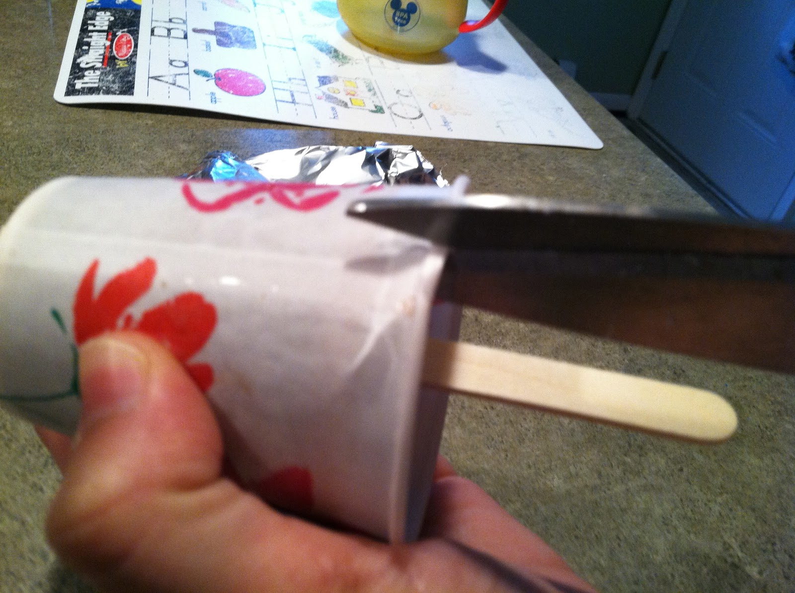 {How To} Dixie Cup Popsicles | Confessions of a Stay-At-Home Mom