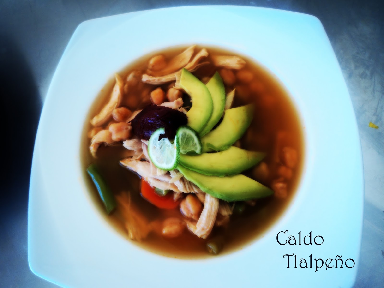 Mario y su Cocina: Receta: Caldo Tlalpeño