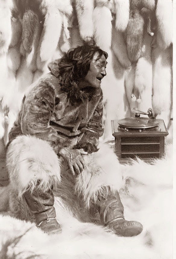 Inuit Chief Nanook listens to a gramophone in 1922. : r/OldSchoolCool