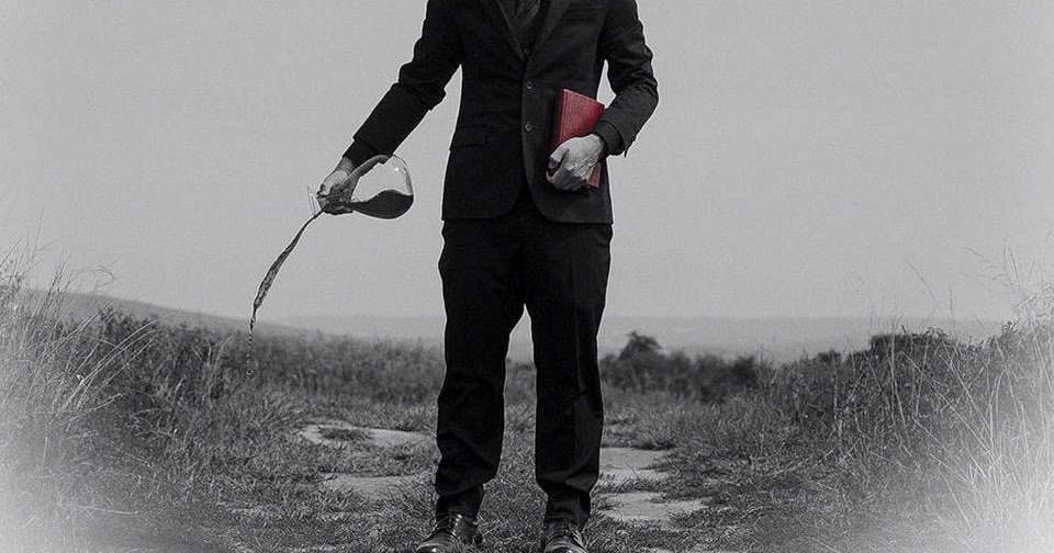 MikeLiveira's Space: The Faceless People In These Surreal Photos Will ...