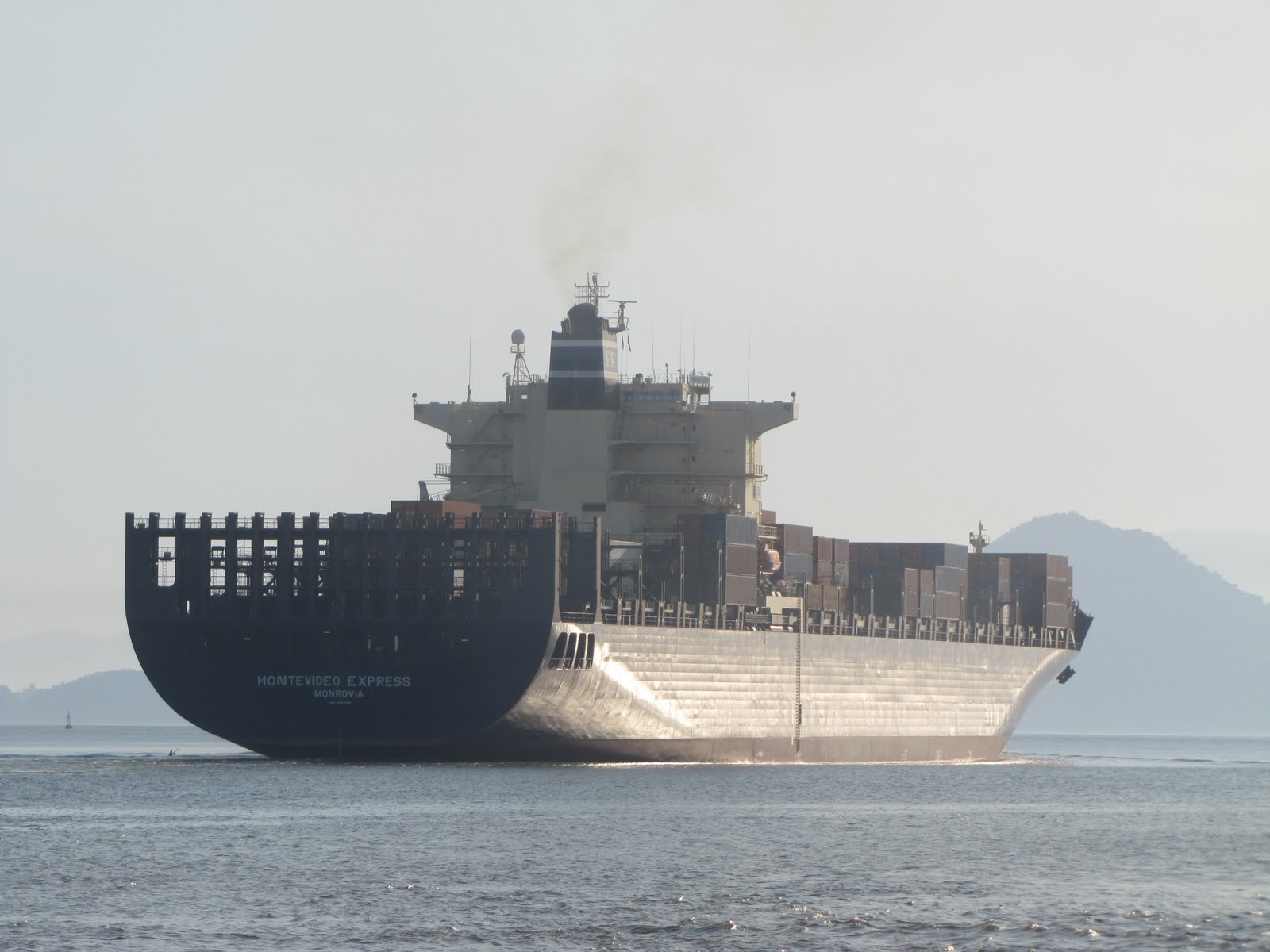 Navios em Santos: 1ª escala do "Montevideo Express"