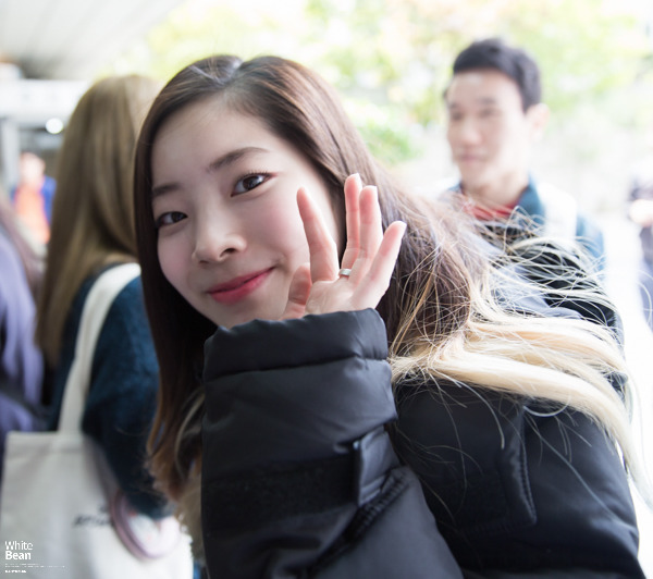 Joe's Twice Photo Blog: Momo, Dahyun, jeongyeon. weekly idol filming day