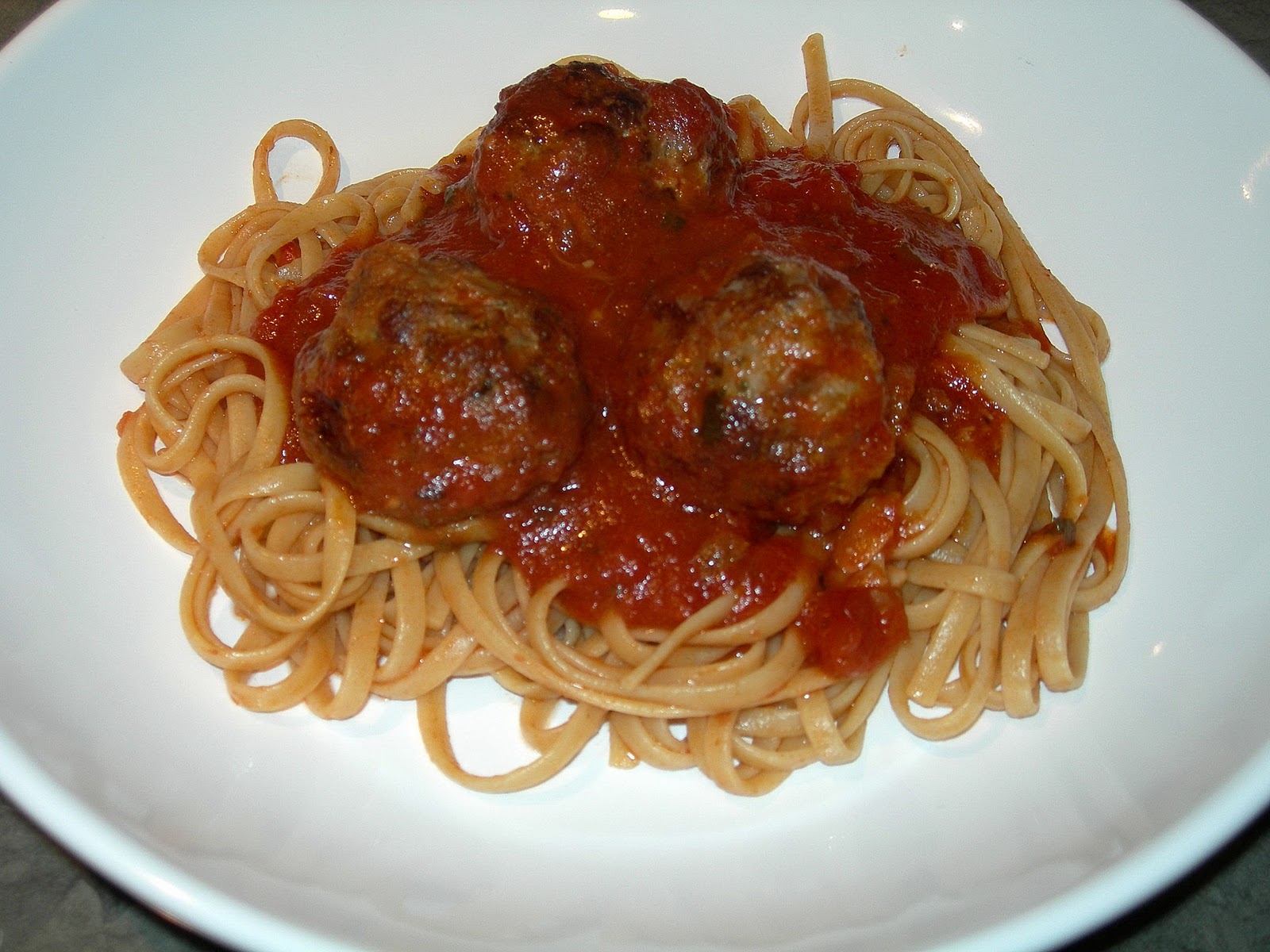 Mangia e Taci: Spaghetti and Meatballs - An Italian-American Classic