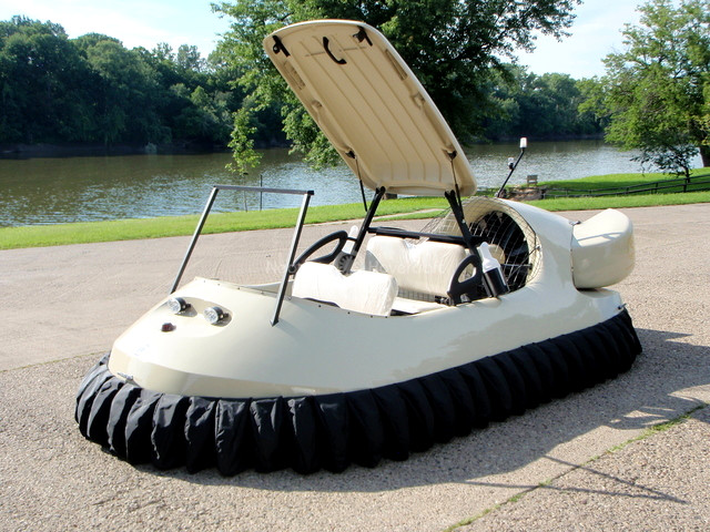 Neoteric Hovercraft Blog: Ukraine's first Neoteric Hovercraft Golf Cart