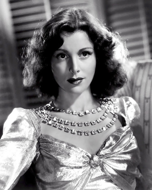 It's The Pictures That Got Small ...: THE MONDAY GLAMOUR 15!