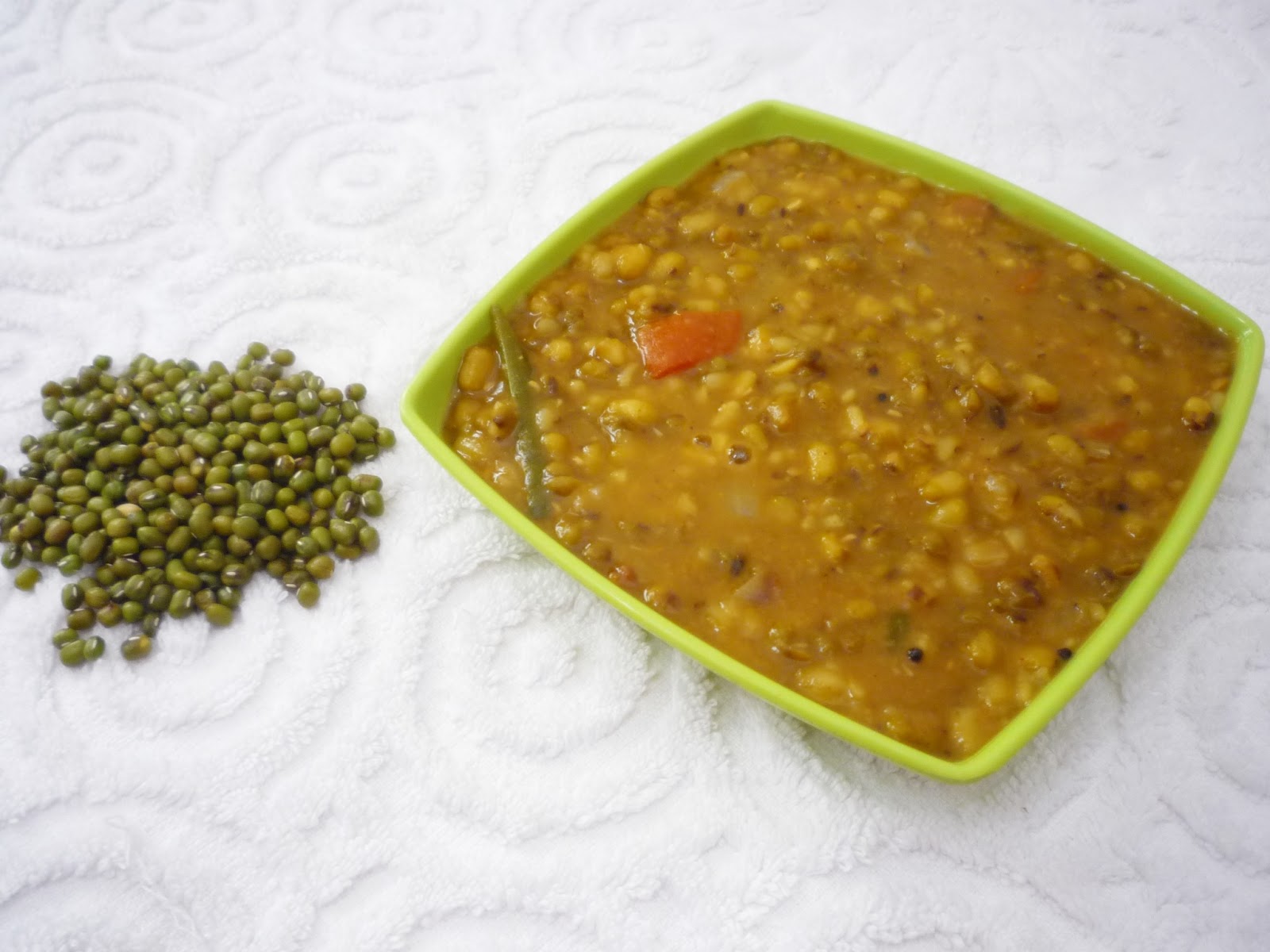 Simply...Delicious!!!: "Pachai Payir Kuzhambu"