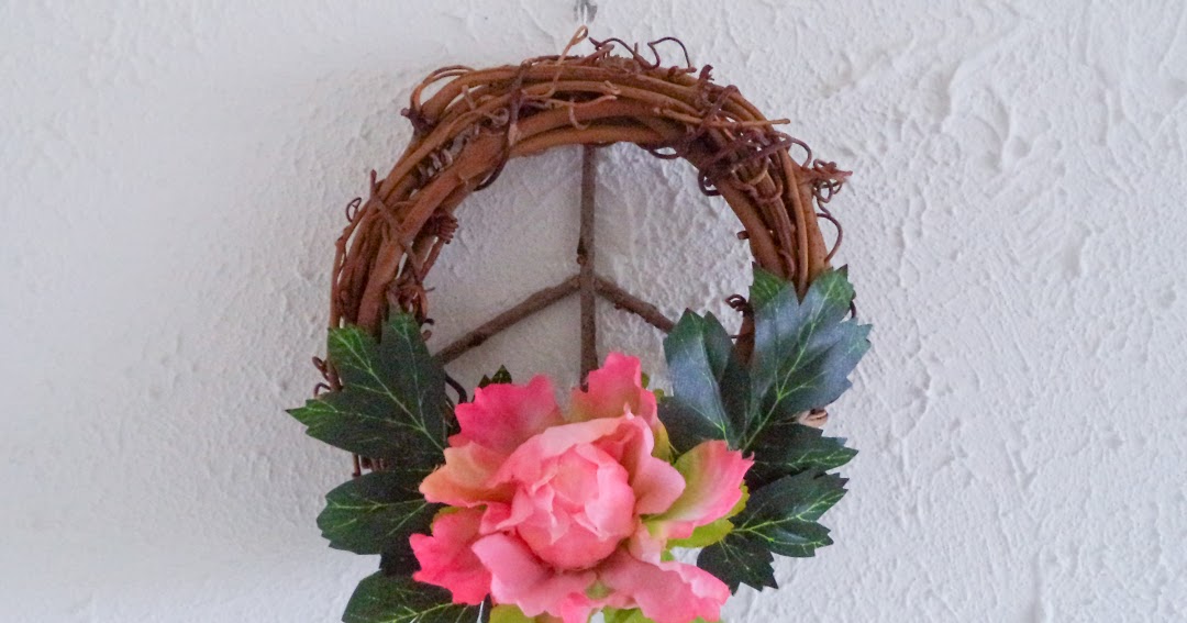 DIY Peace Sign Wreath | Pumpkin Emily