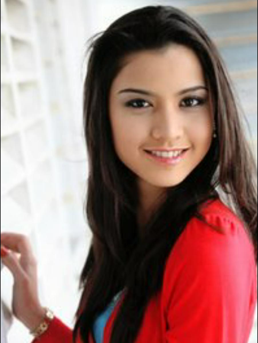 Sasha Grey looks machem lisa surihani..