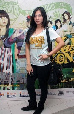 Debby Ayu Seksi Hot Acting in Film Mati Di Ranjang ~ FHOTO VIDEO ARTIS ...