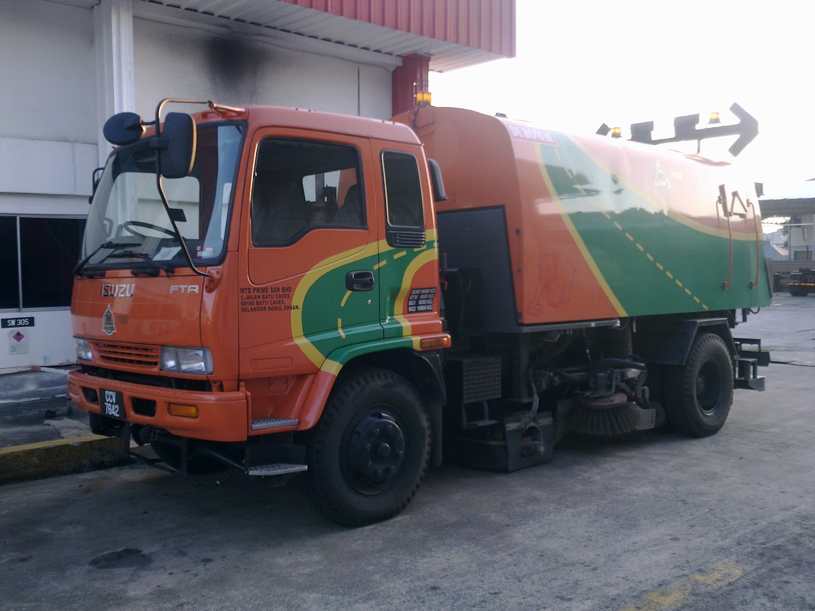 ISUZU TRUCK IN MALAYSIA: ISUZU FTR ROAD SWEEPER
