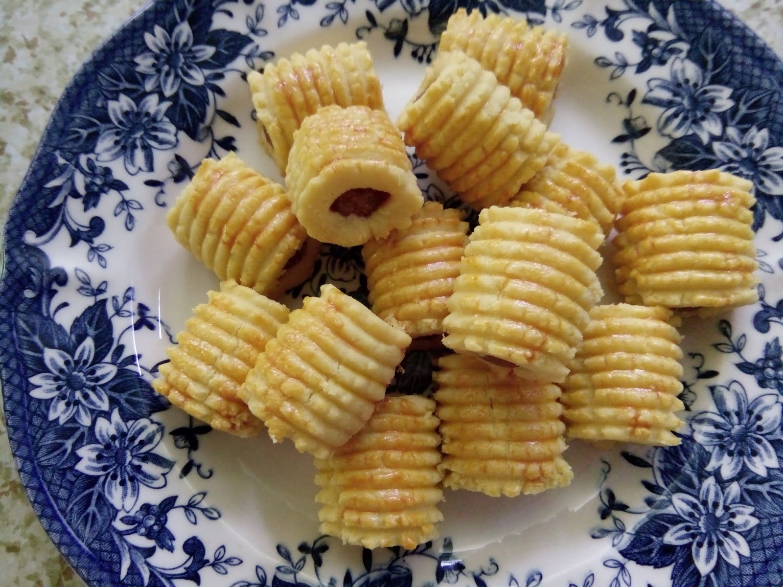 Biskut Tat Nanas Susu Gold Azlina Ina