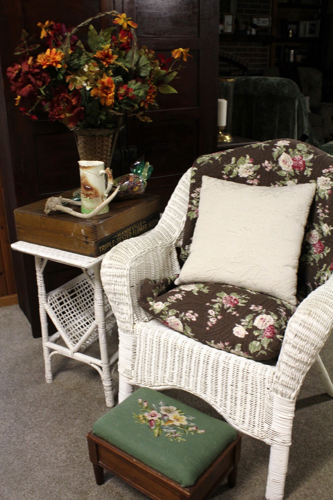 common ground : Fall Sitting Area