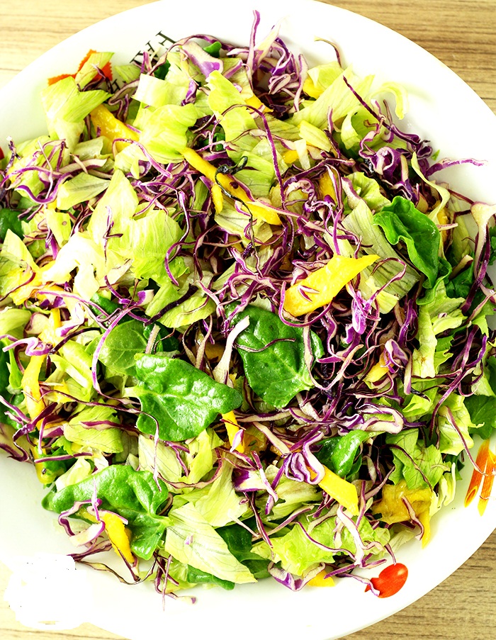 COMIDINHAS FÁCEIS E RÁPIDAS: Salada de alface com espinafre e repolho ...