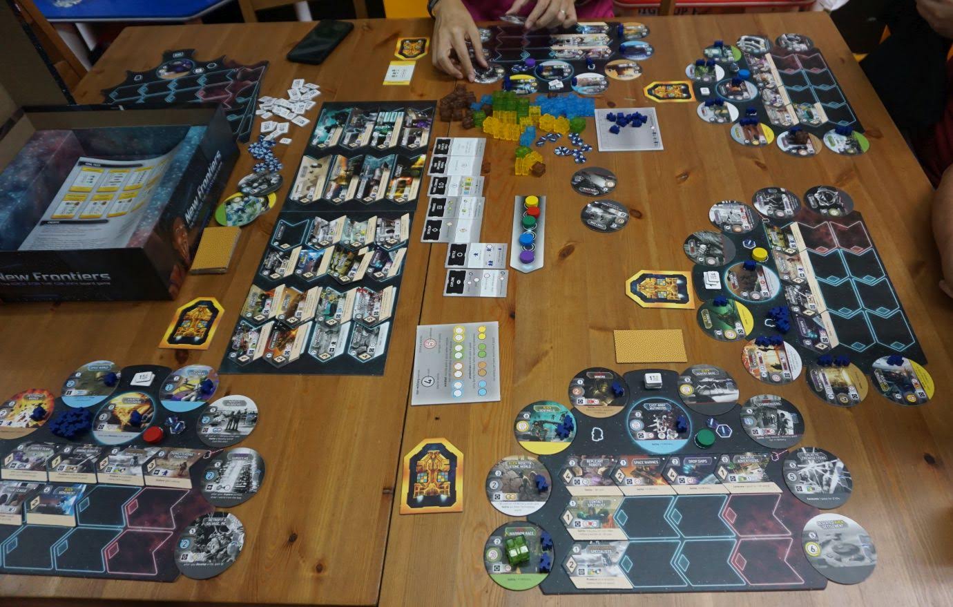 Hiew's Boardgame Blog: New Frontiers (Race for the Galaxy: The Boardgame)