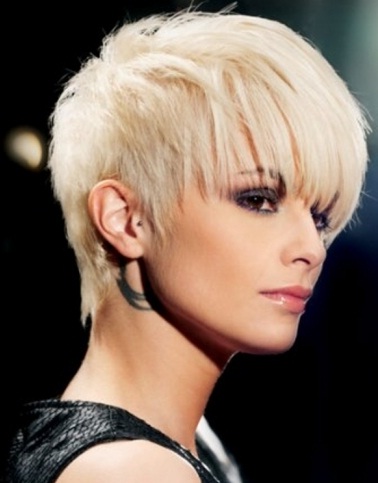 Frizuri moderne pentru parul foarte scurt