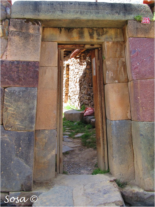 OLLANTAYTAMBO LA ULTIMA CIUDAD INCA VIVIENTE: Las kanchas Incas