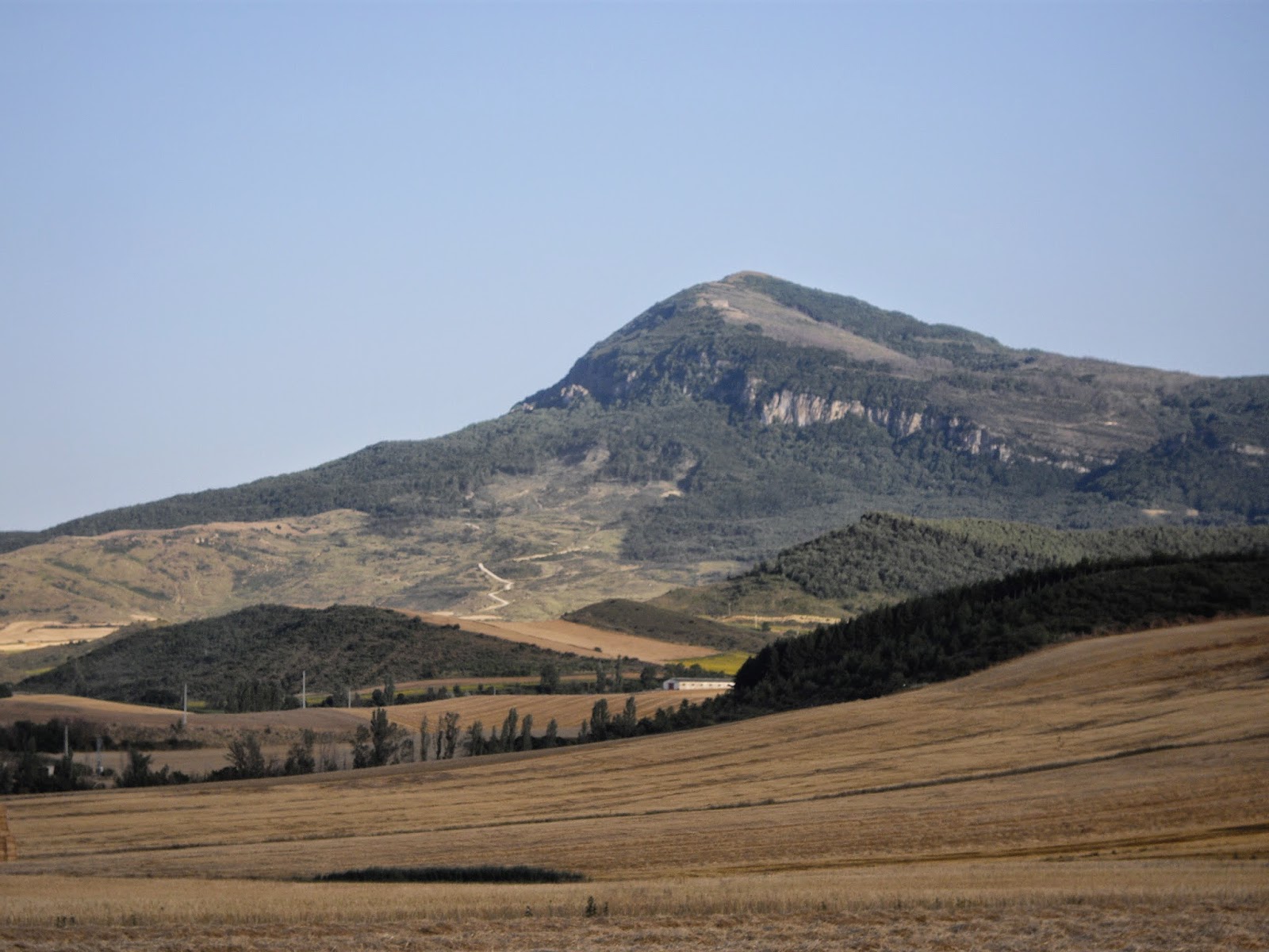 Izaganavarra: La Peña Izaga y su valle