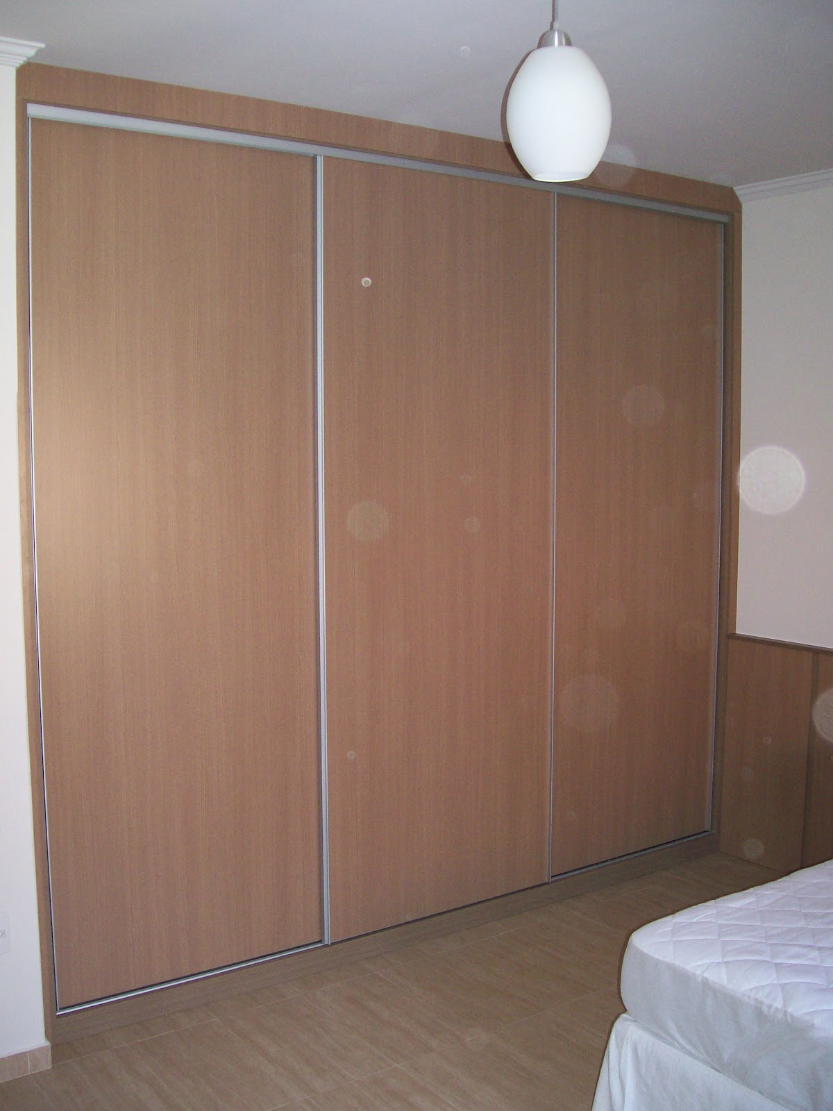 MARCENARIA GIACOMAZZI: Armário Embutido em MDF Madeirado