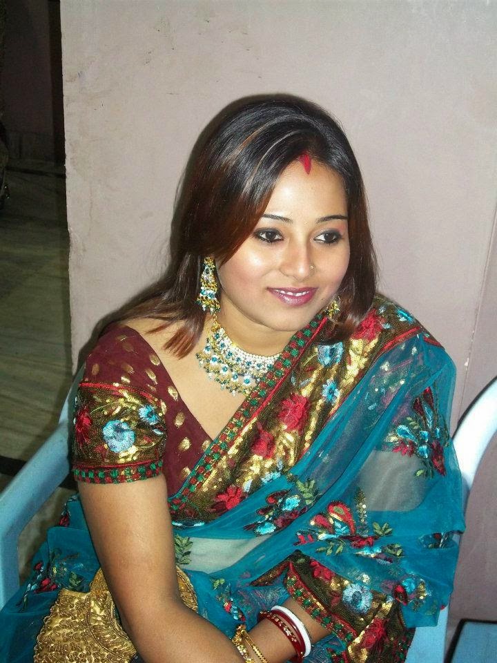 Payal Bhabhi In Sexy Looks Hot And Sexy