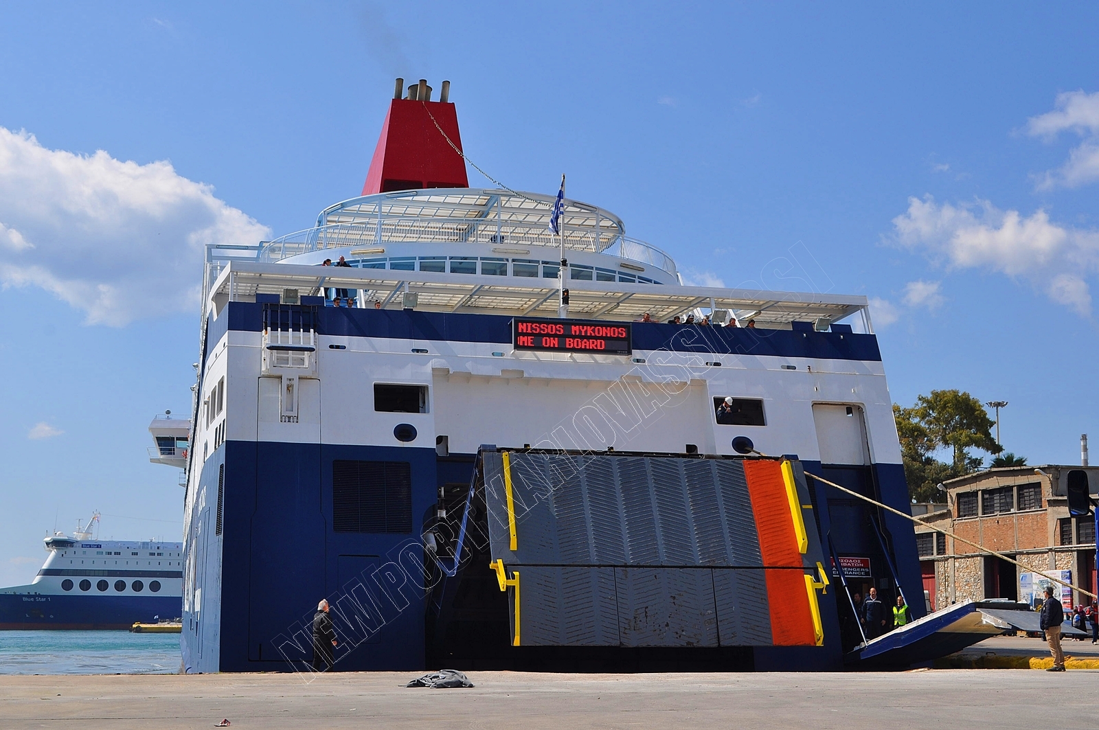 New Port Karlovassi: Αφιξη ΝΗΣΟΣ ΜΥΚΟΝΟΣ στην πυλη Ε2 του Πειραια (Φωτο ...