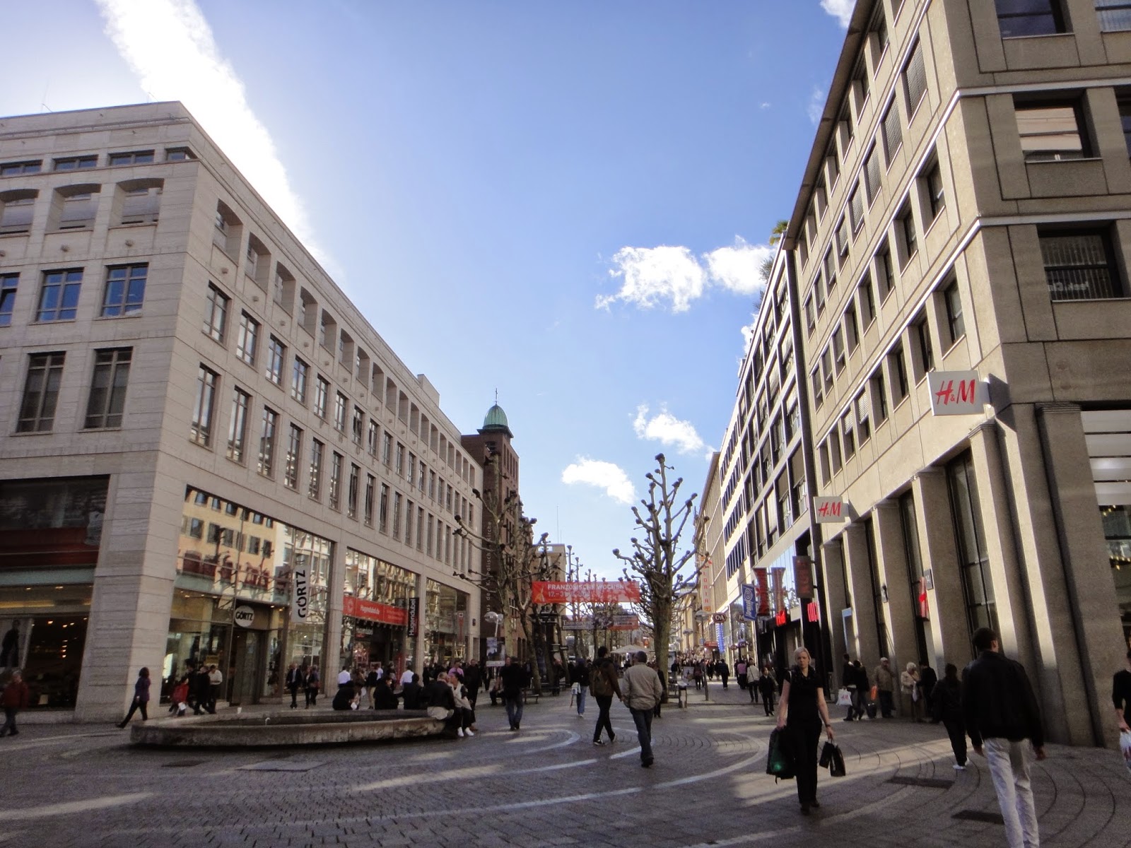 [景點] 德國│ 斯圖加特Stuttgart：王宮廣場 & 賓士博物館 | 小羊舞旅