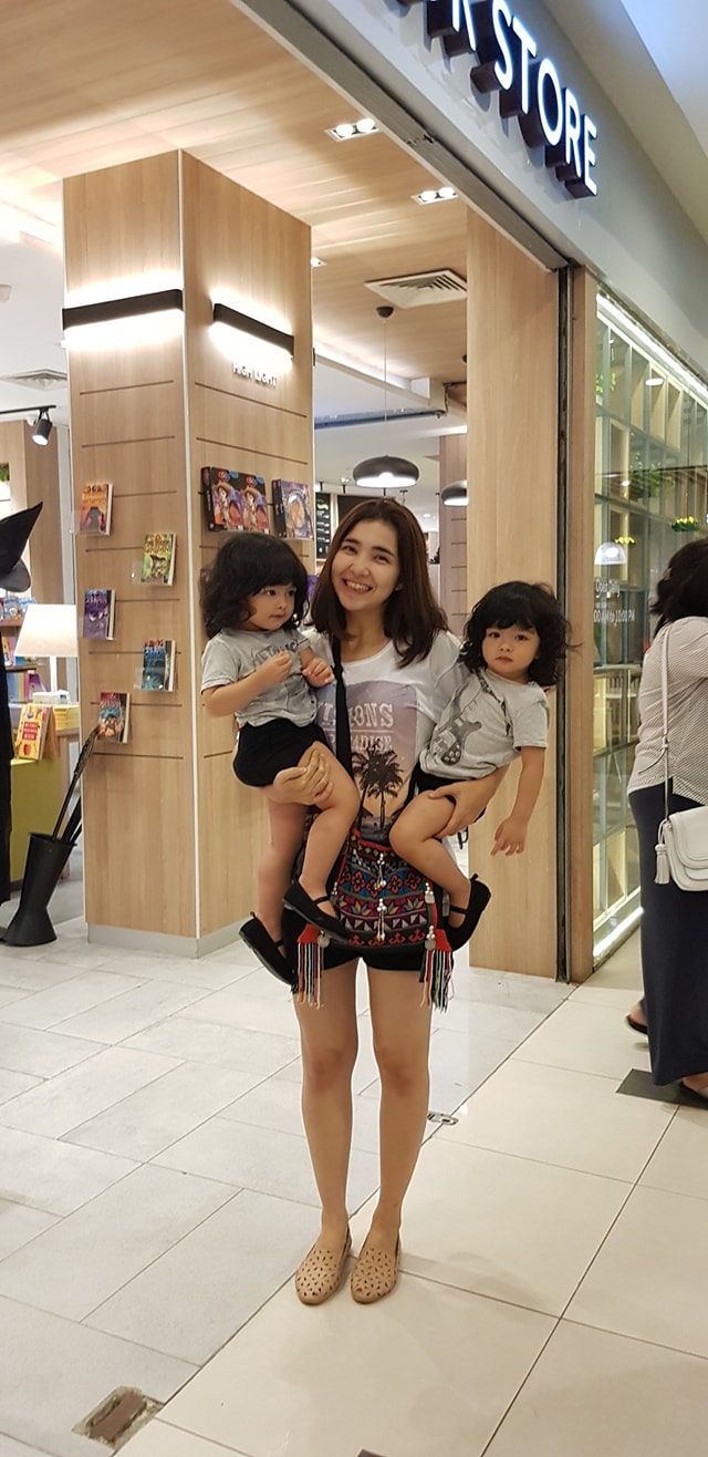 Chit Thu Wai - Family Shopping Time With Khit and Thit