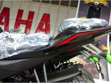 Yamaha R15 Versi 2015 dan Perbedaan Stripingnya | Spek Motor