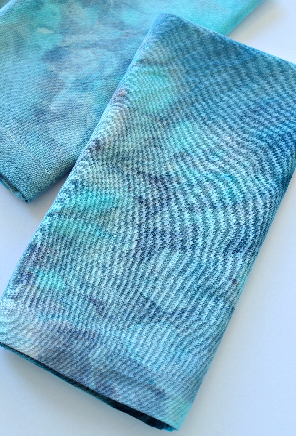 How to Ice Dye | Easy DIY Ice Dyed Napkins | Dans le Lakehouse