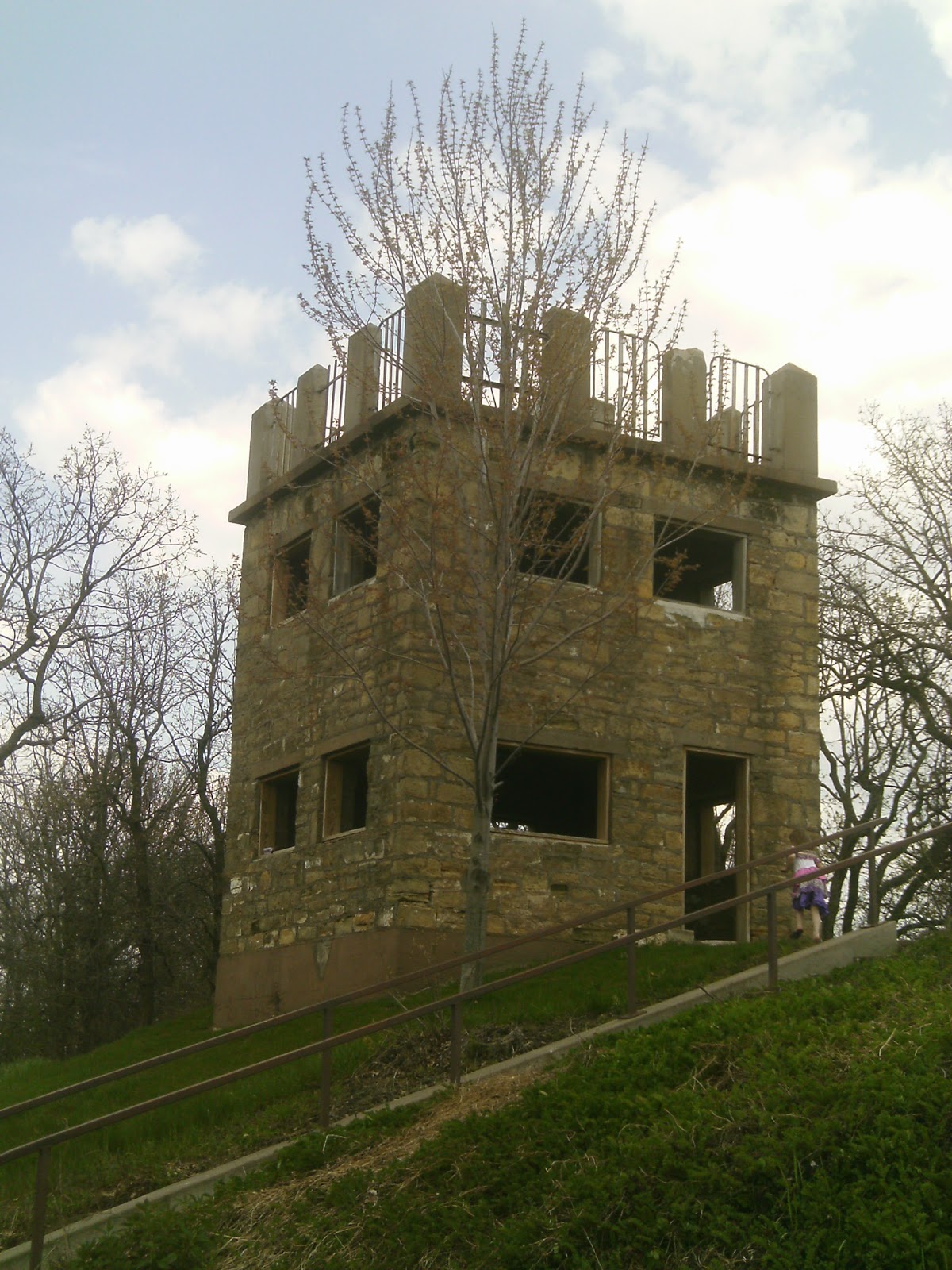 Day Hiking Trails: Day hike to ‘Medieval castle’ in Wisconsin