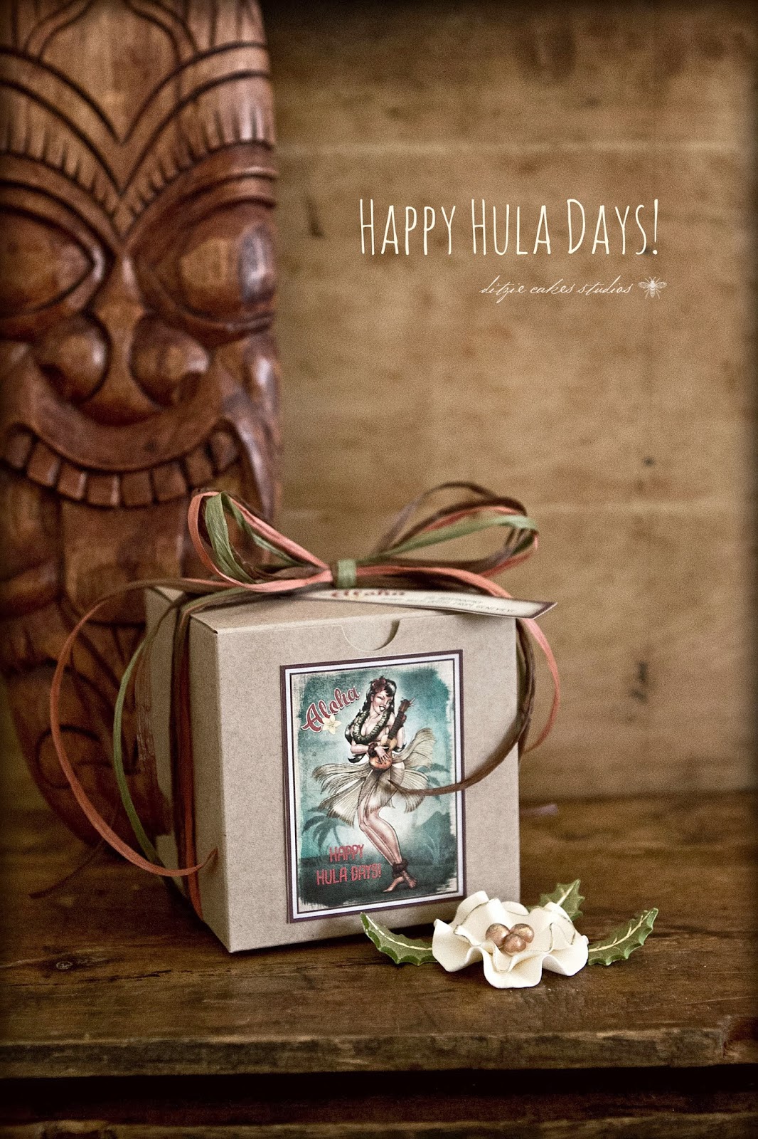 {ditzie cakes}: HAPPY HULA DAYS!