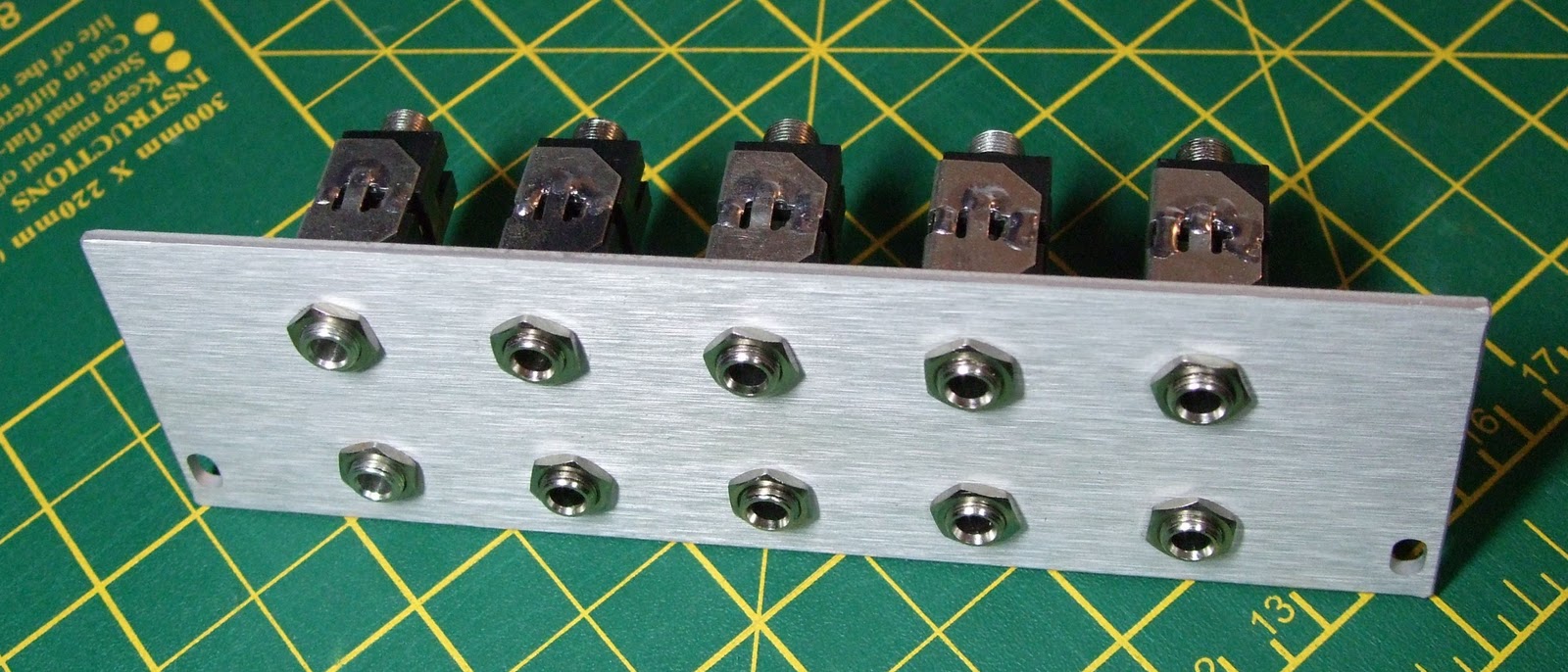 Tone's Synth Projects and Products: Trunk-line Module