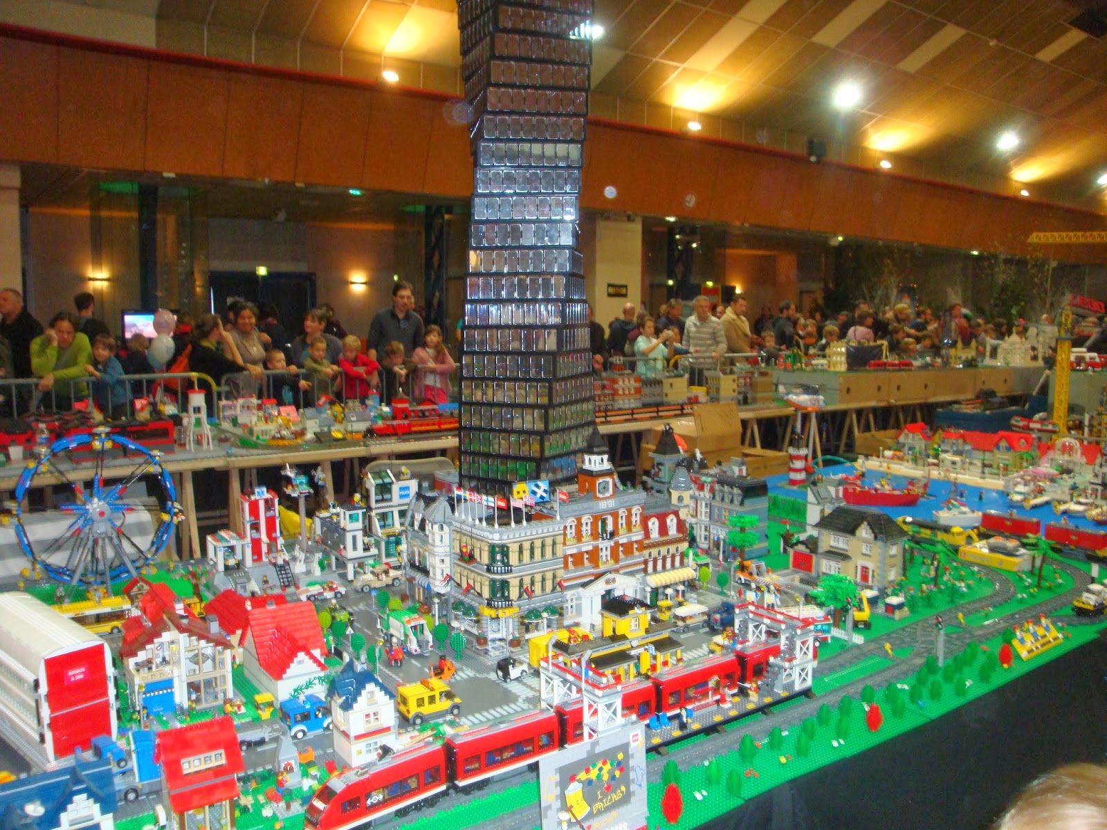 Studio Caillou: Des Légos et des figurines....