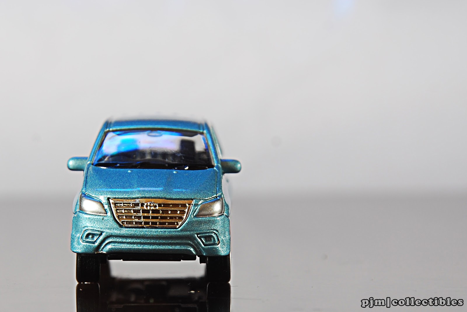 pjm.collectibles: Toyota Innova by Welly