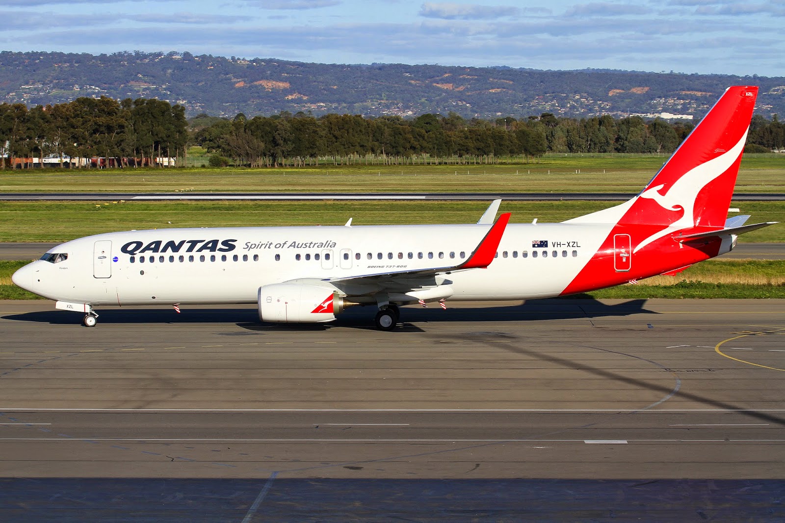 Adelaide Airport Movements: Qantas B737-800 VH-XZL (1st Visit)