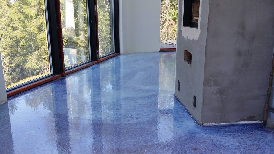 Villa Rotko: Esivalmisteluja Design Plaano -lattiapäällysteen laittamiseen