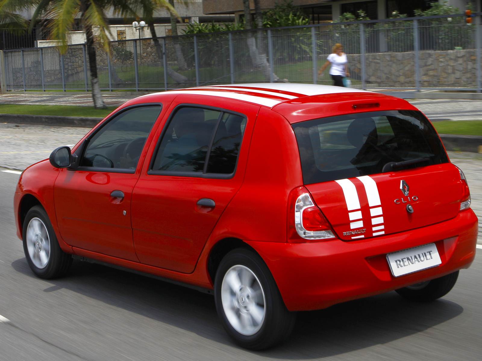 Novo Renault Clio 2013: mais fotos e dados de consumo, desempenho ...