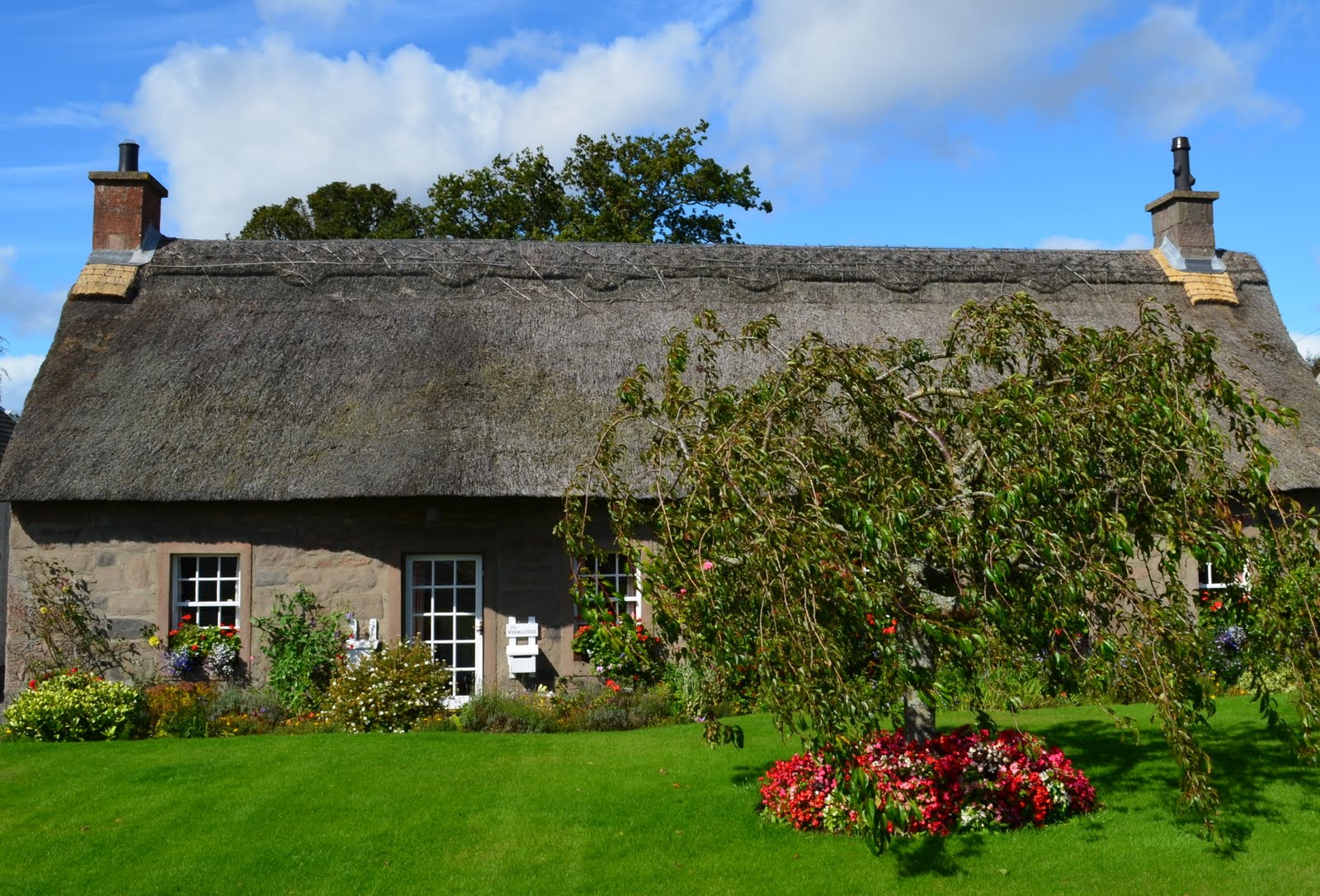 Tour Scotland: Tour Scotland Photograph Thatched Cottage Perthshire