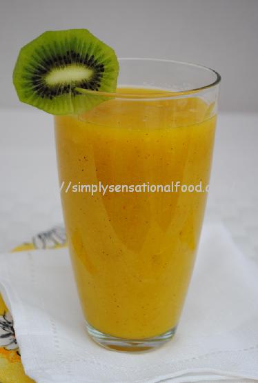 Mango, Apple and Kiwi Breakfast smoothie. | simply.food