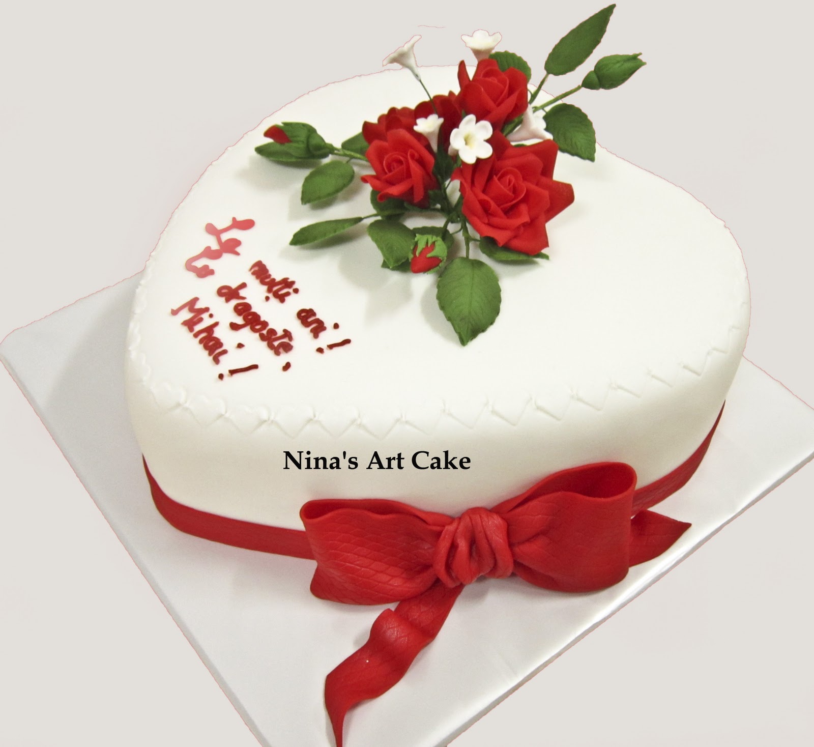 Nina's Art Cake: Tort inima cu trandafiri