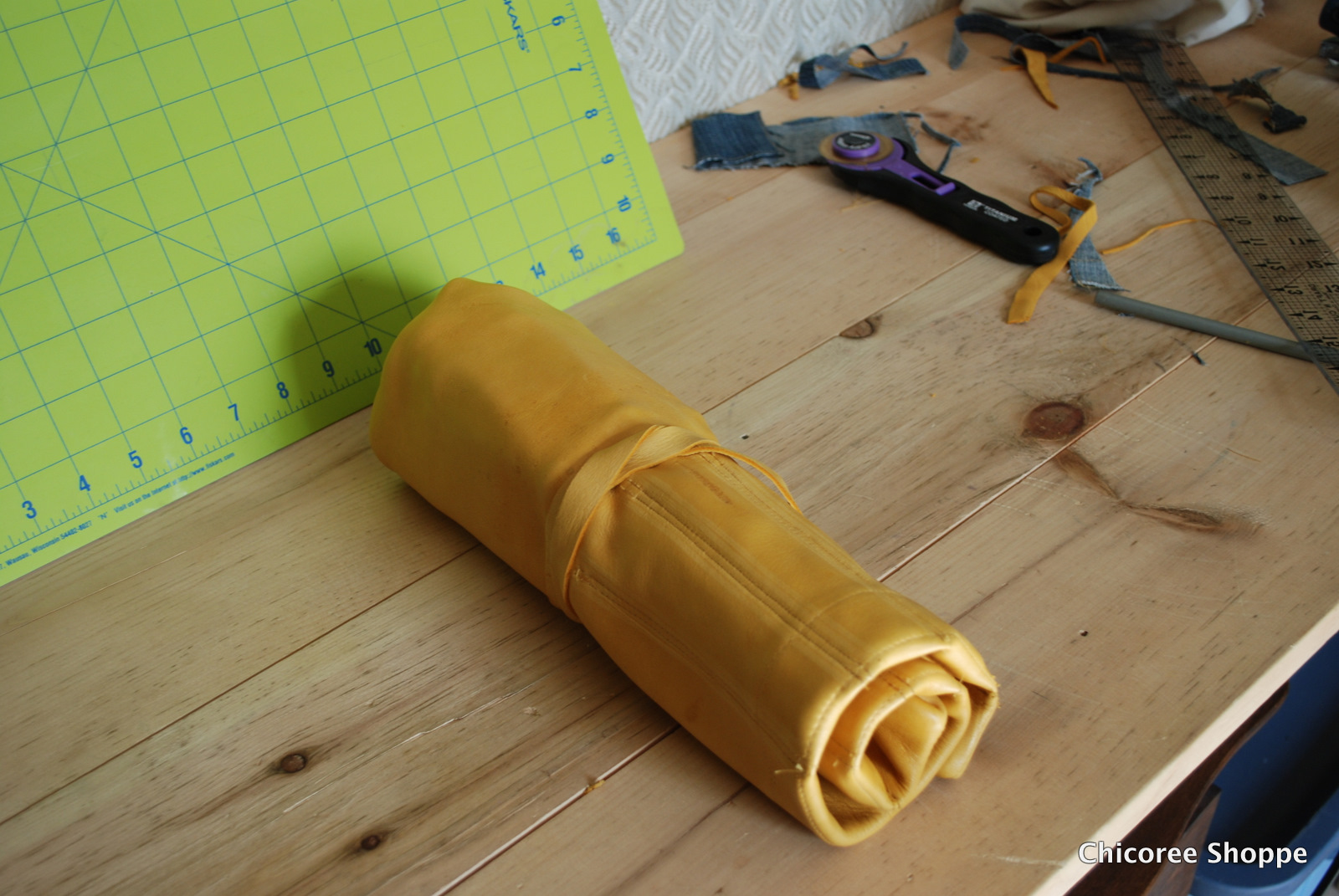 Chicoree Shoppe: How to Make a Leather Chisel Wrap